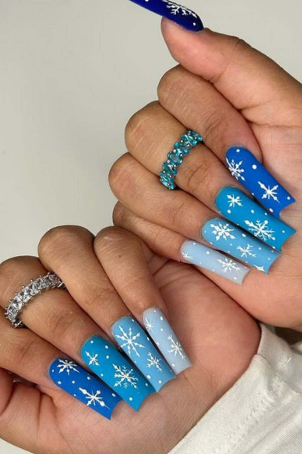 25 Blue Christmas nails to wear this Winter - The Beauty Pursuit
